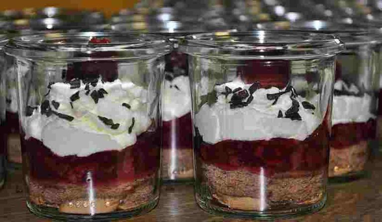 Schwarzwalder Kirsch Dessert in 10 Minuten zubereitet! – Geschmackvoll